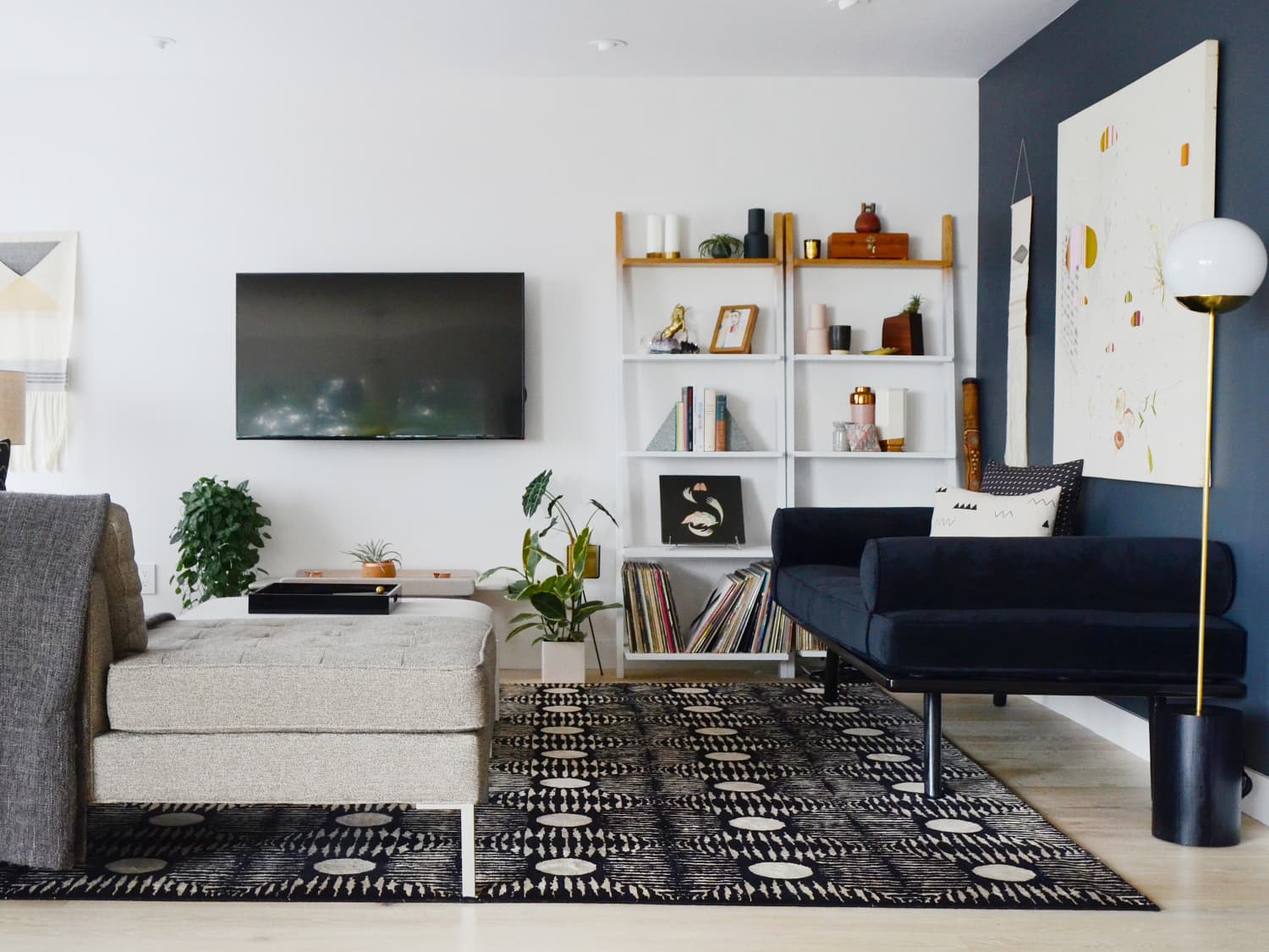 Daybed in living room store